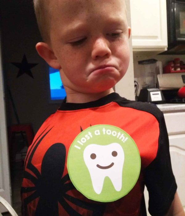 FREE Tooth Fairy lost teeth chart and badge - My Silly Squirts