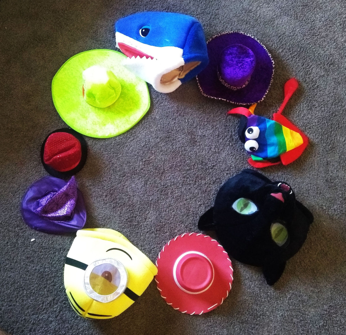 Musical hats kids party game - My Silly Squirts