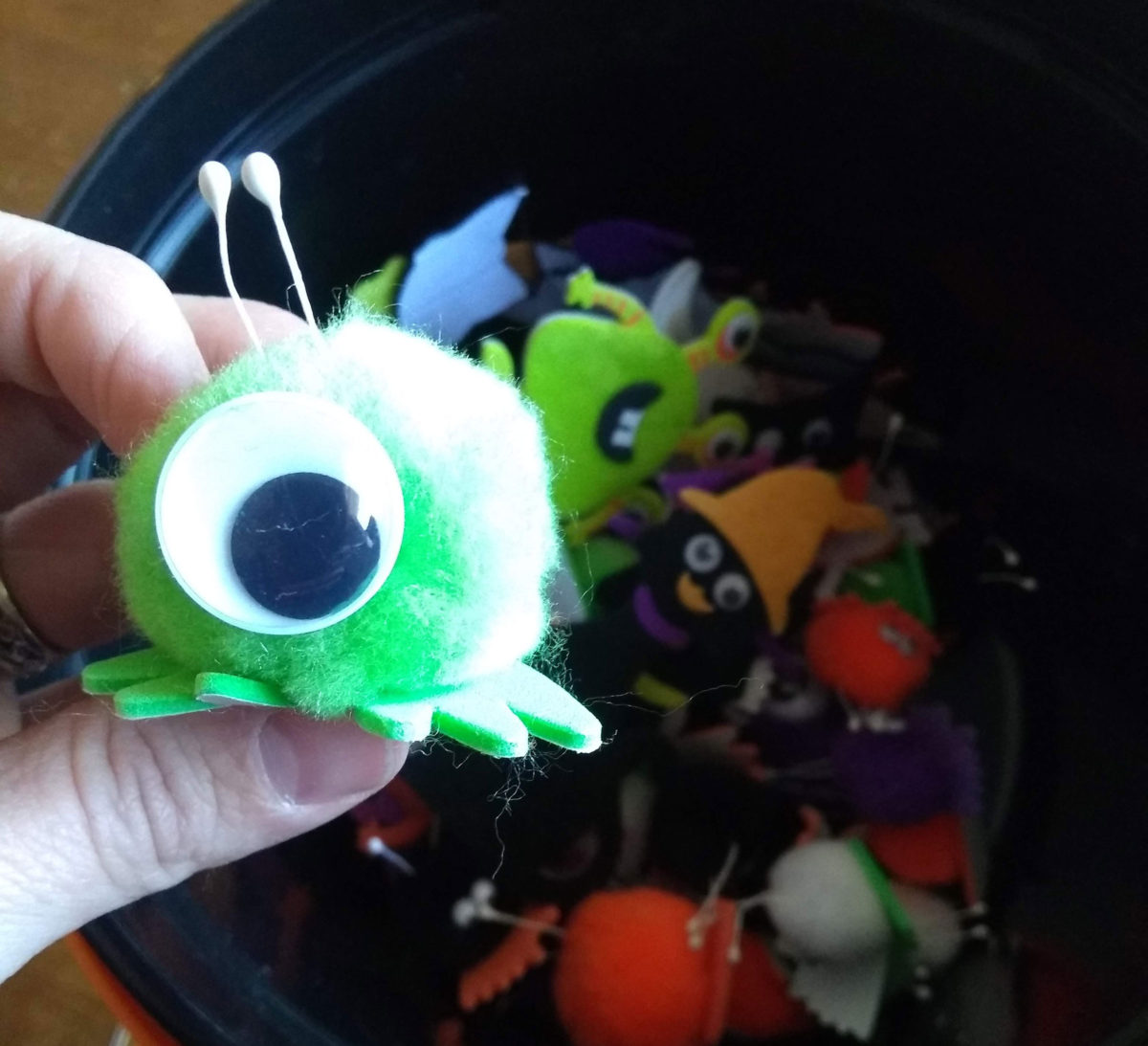 Musical hats kids party game - My Silly Squirts