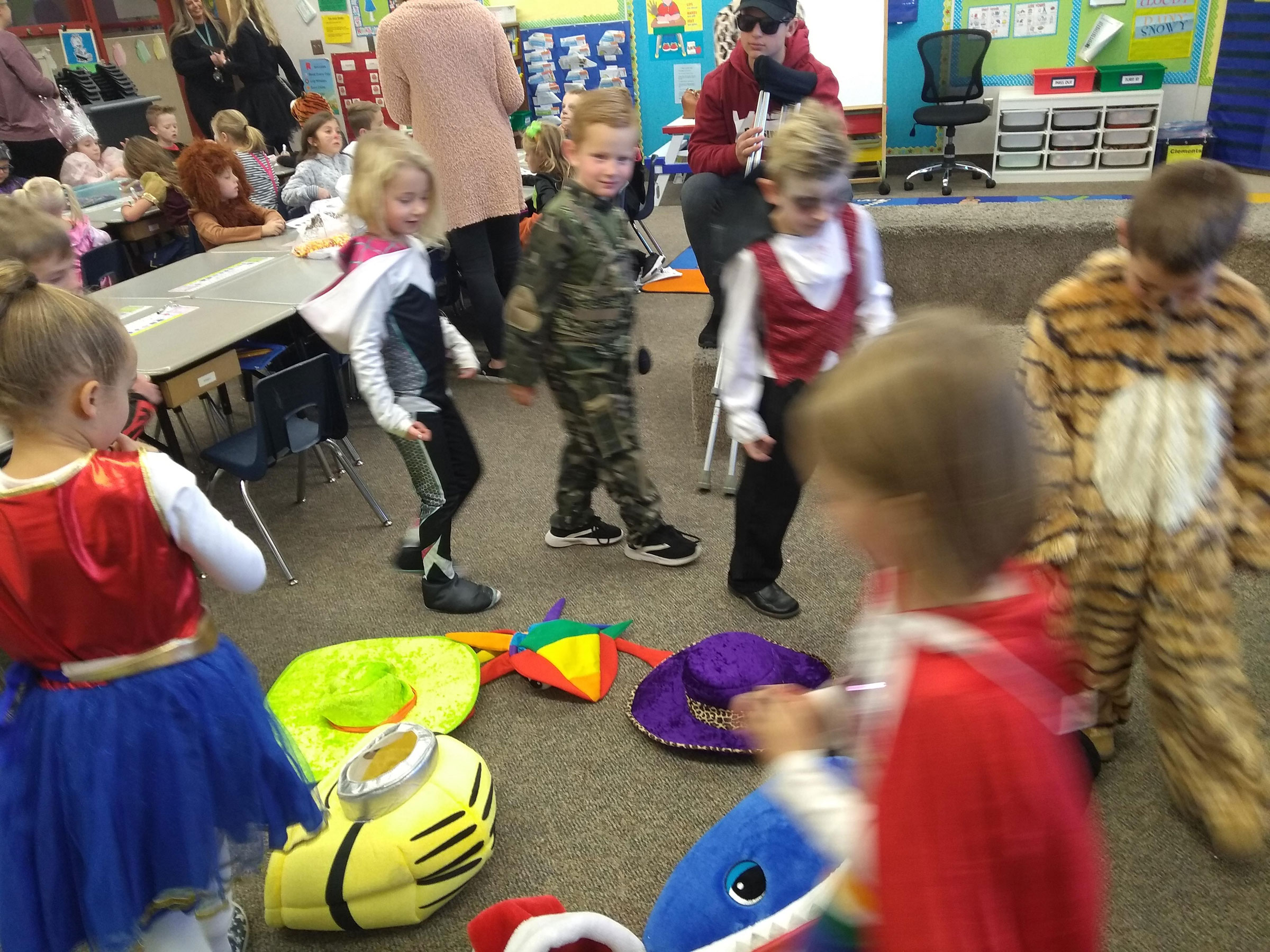 Musical hats kids party game - My Silly Squirts