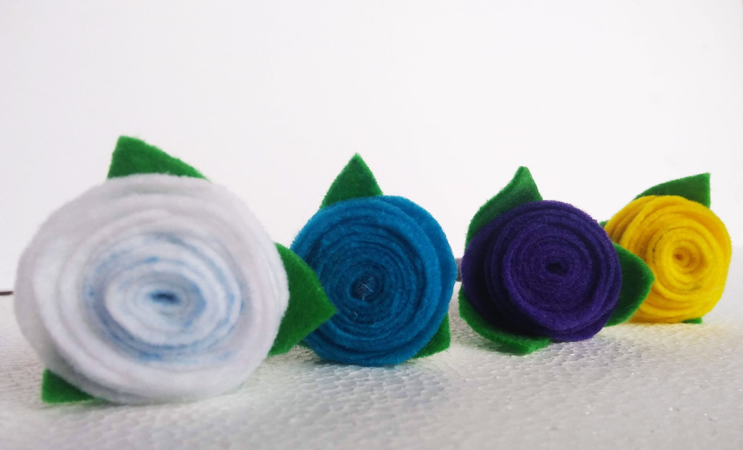 How to make rolled felt flower pens (no sew) - My Silly Squirts