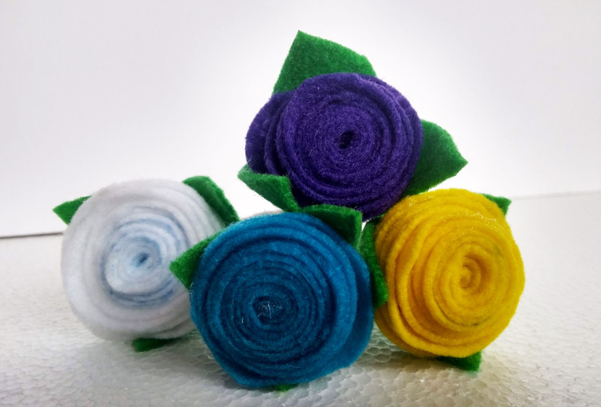 How to make rolled felt flower pens (no sew) - My Silly Squirts