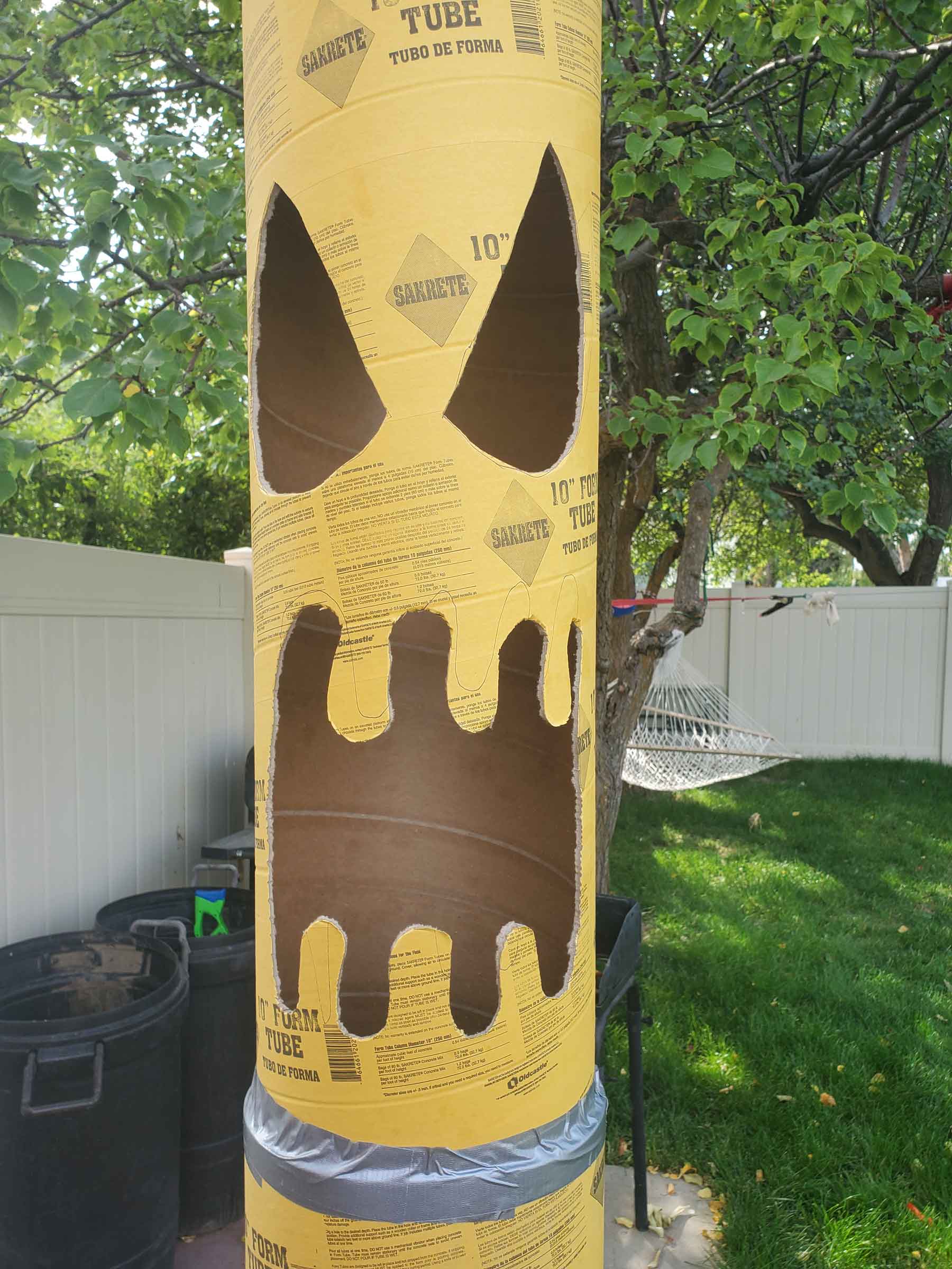 DIY Spooky Halloween tree lawn decoration - My Silly Squirts