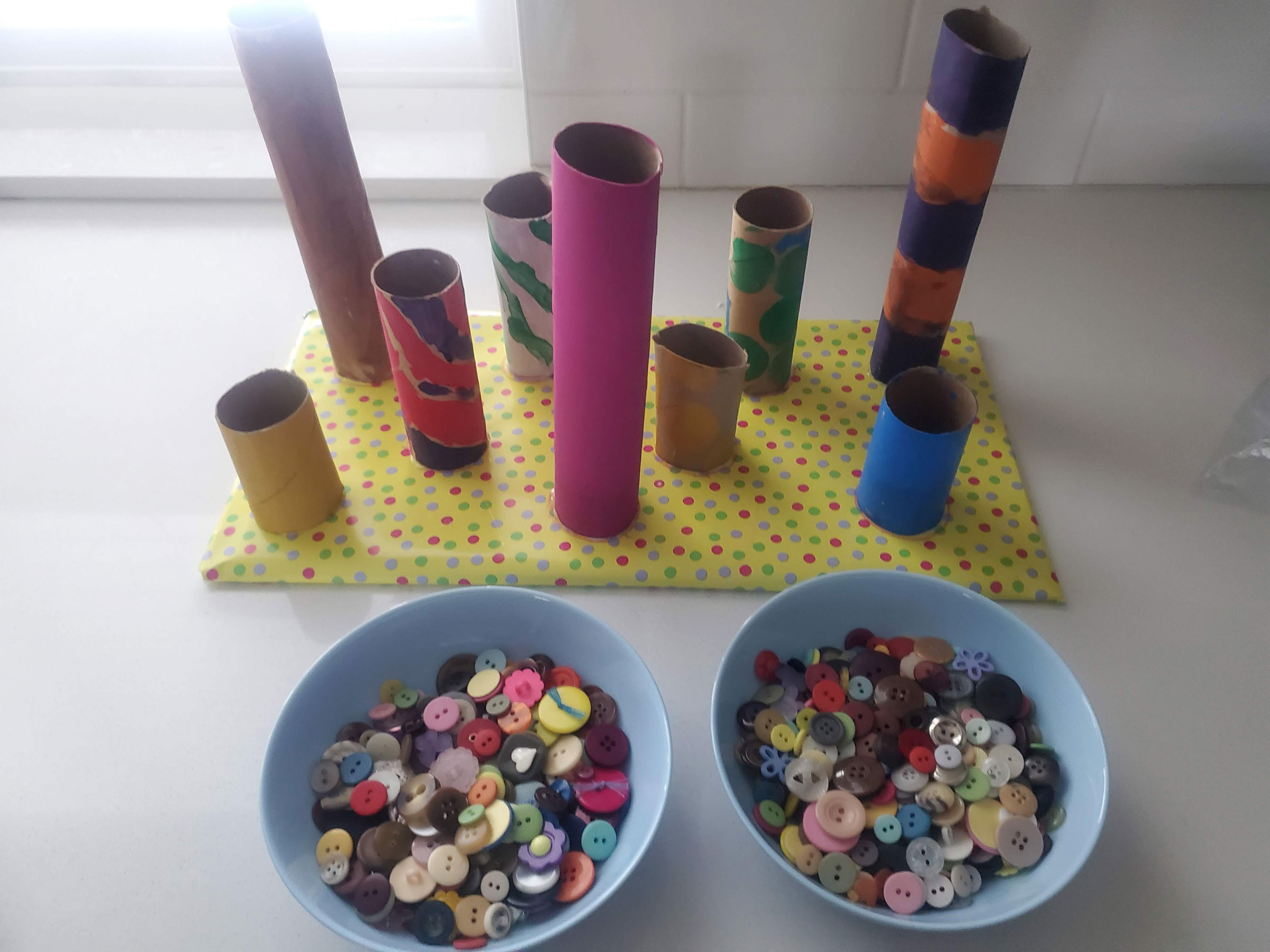 Toddler crafts: toilet paper roll towers - My Silly Squirts