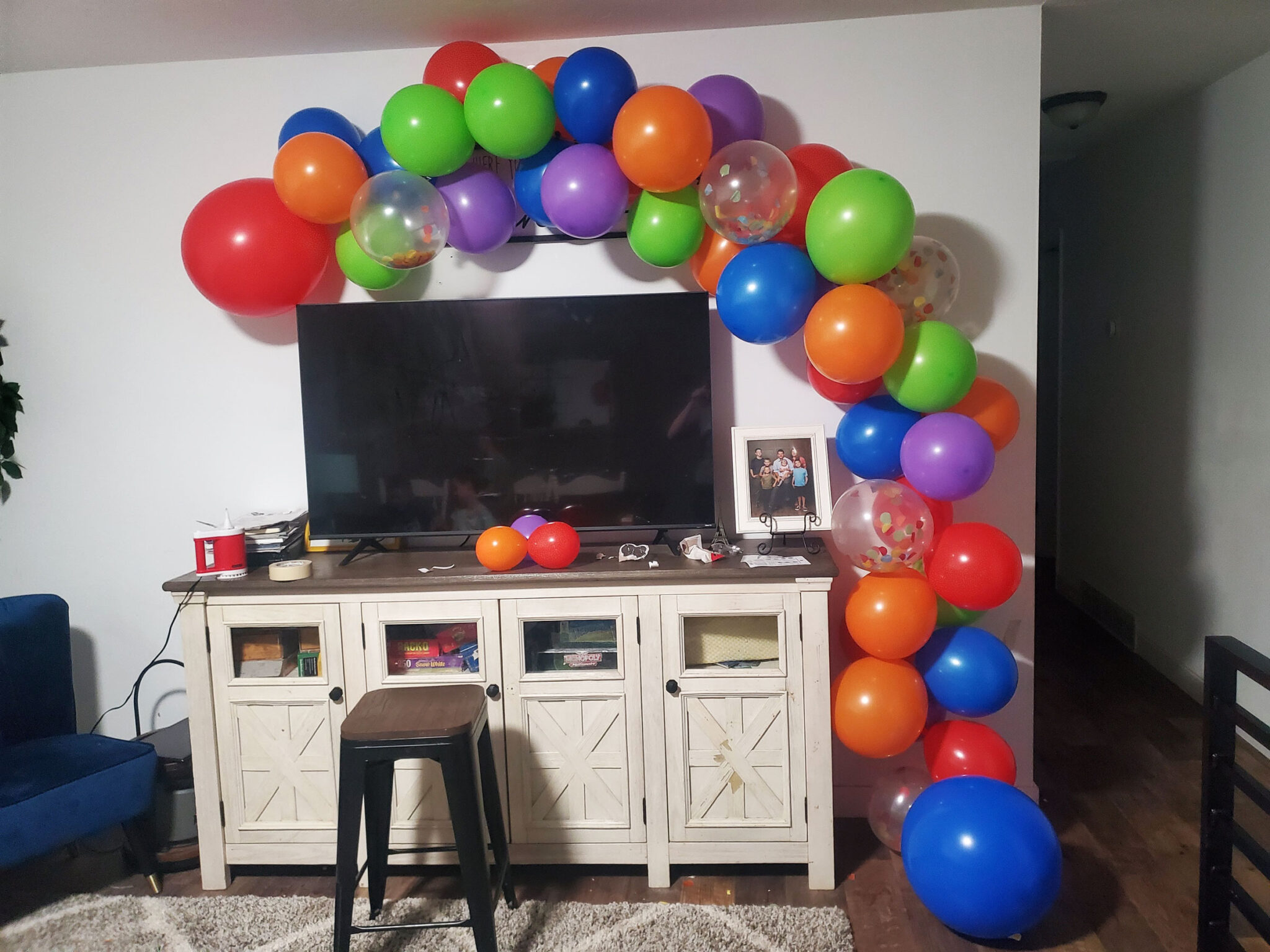 How to make a balloon arch in under an hour - My Silly Squirts