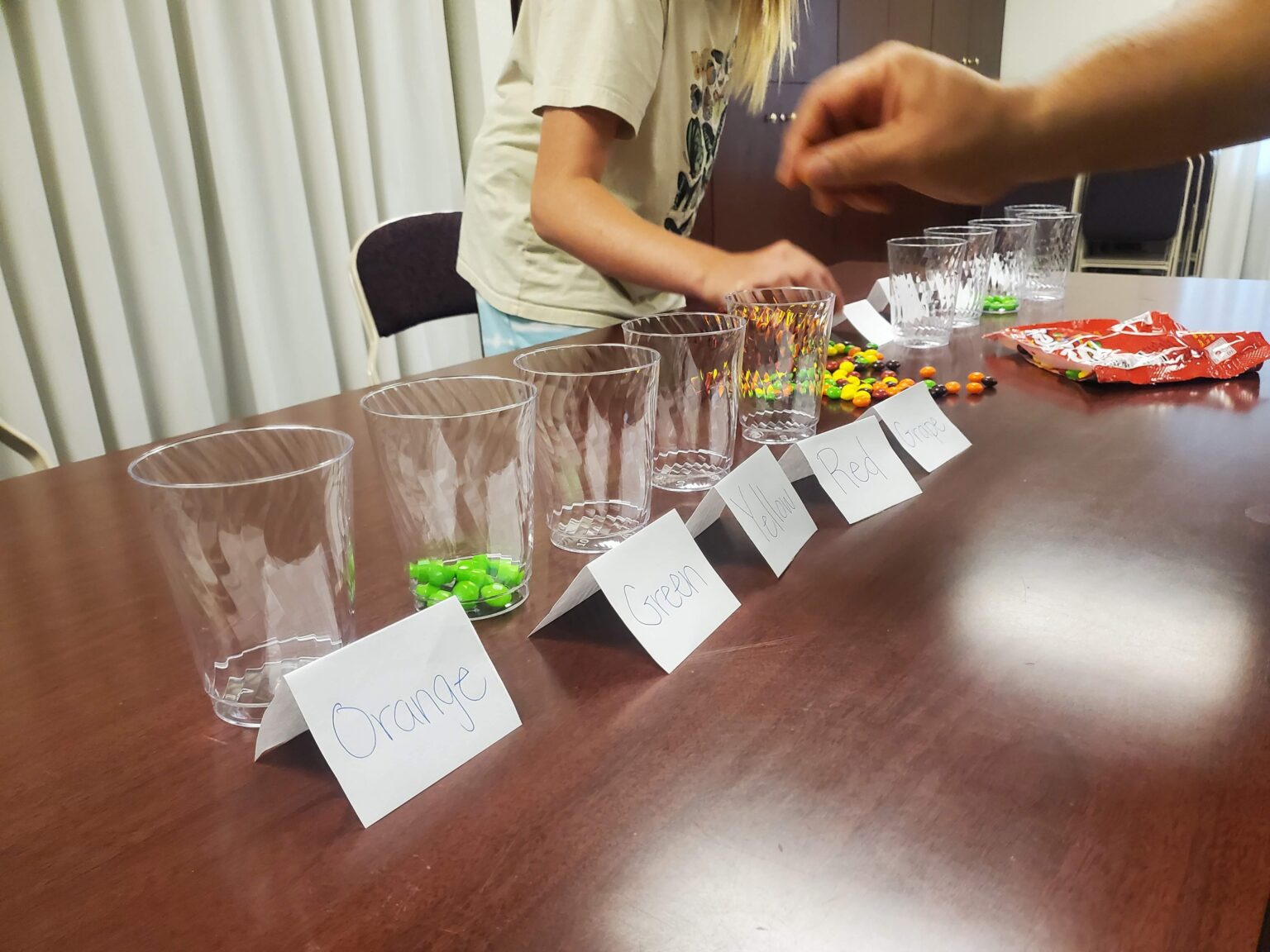 30 Easy and fun Minute to Win It games for teens - My Silly Squirts