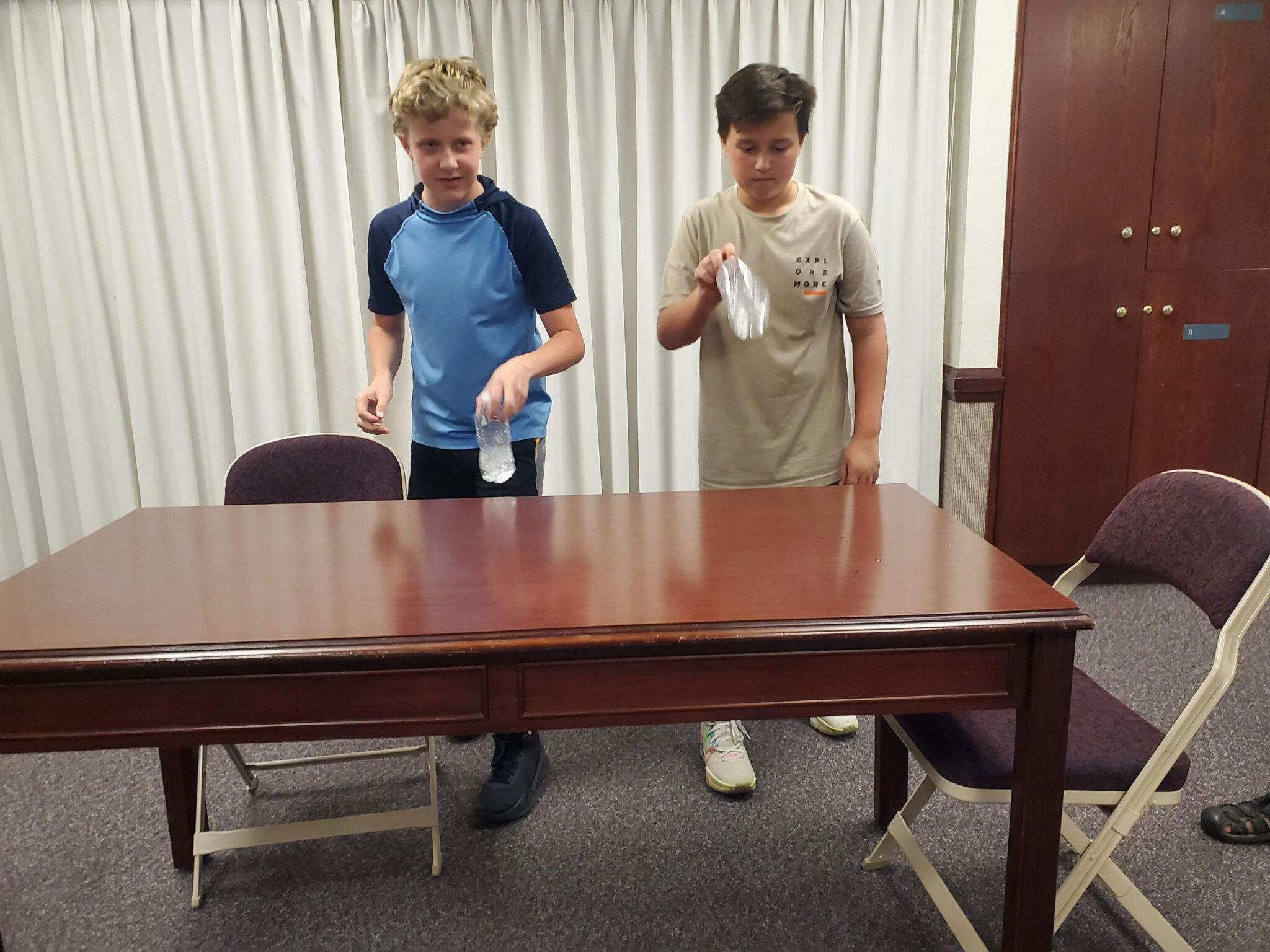 30 Easy and fun Minute to Win It games for teens - My Silly Squirts