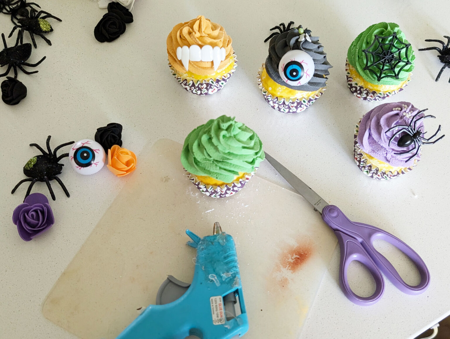 How to make these easy DIY fake cupcakes for Halloween - My Silly Squirts
