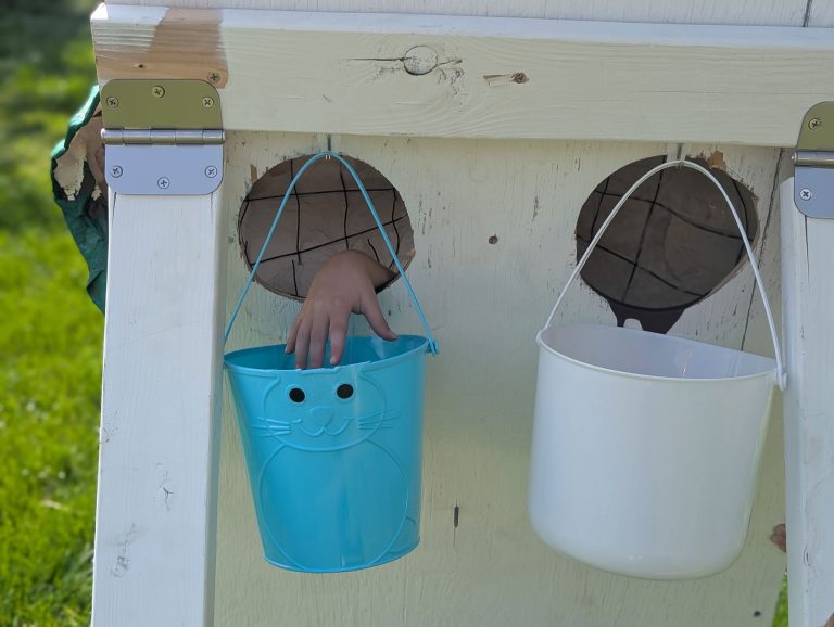 Do-it-yourself nose pick carnival game in 3 easy steps - My Silly Squirts
